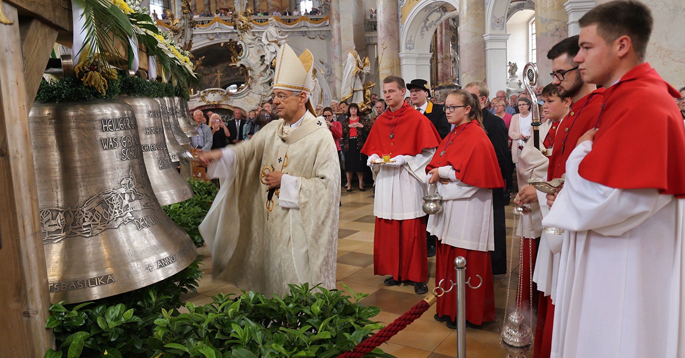 Neuer Glockenstuhl und neue Glocken für die Basilika